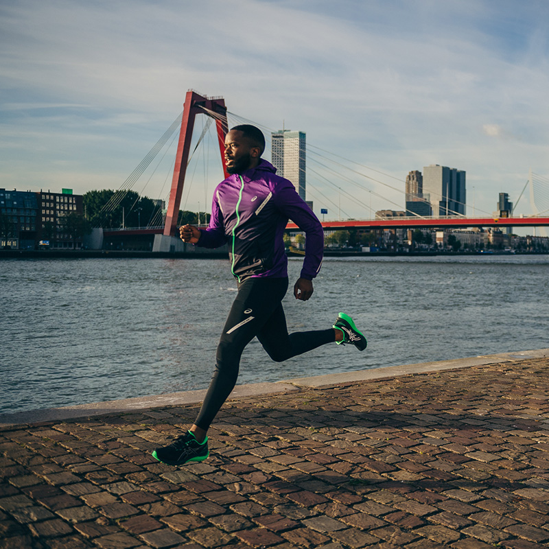 Mit ASICS Lite-Show erstrahlst du im Dunkeln